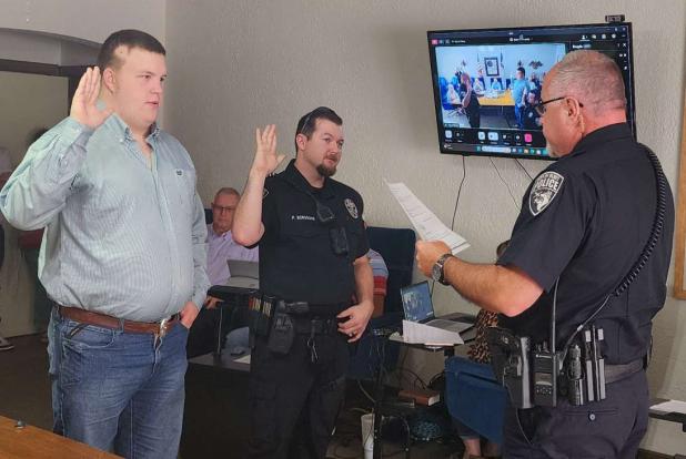 Olney Police Officers Moore, Scroggins sworn in | Olney Enterprise
